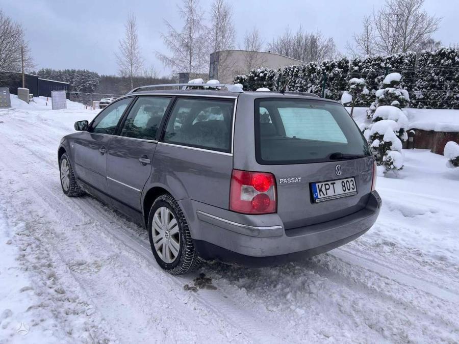 Grey Volkswagen Passat 2004 in Vilnius, with an engine capacity of 1.90 L and mileage of 350 thousand km for 1450 €, photo 8 on AUTOMOTO.COM.LV