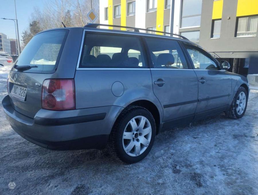 Pelēks Volkswagen Passat 2004 Viļņa, ar dzinēja tilpumu 1.90 L un nobraukumu 390 tūkst. km par 1500 €, foto 2 vietnē AUTOMOTO.COM.LV