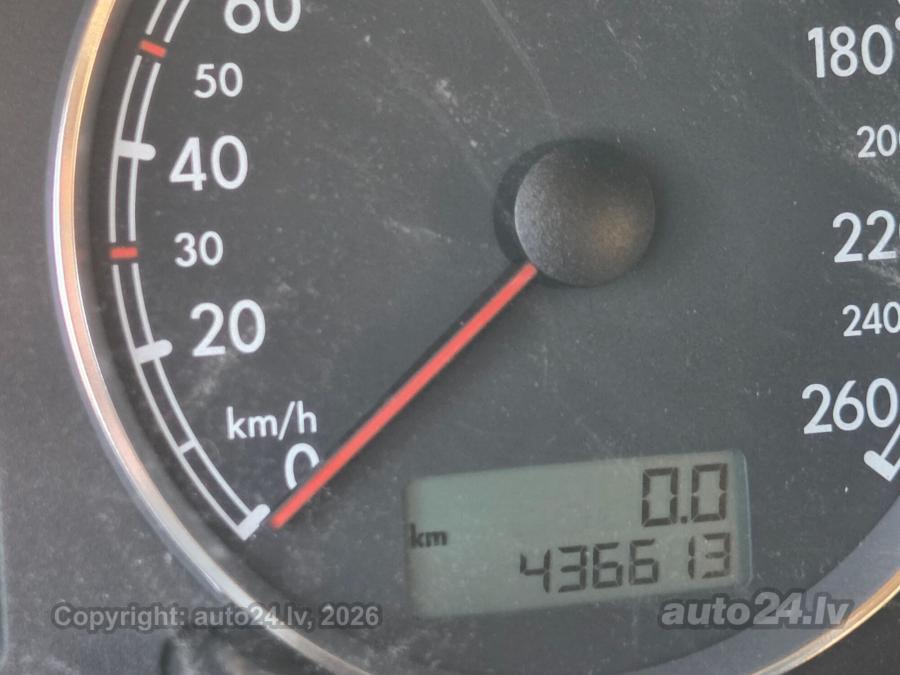 Grey Volkswagen Passat 2004 in Tallinn, with an engine capacity of 1.90 L and mileage of 440 thousand km for 2700 €, photo 8 on AUTOMOTO.COM.LV
