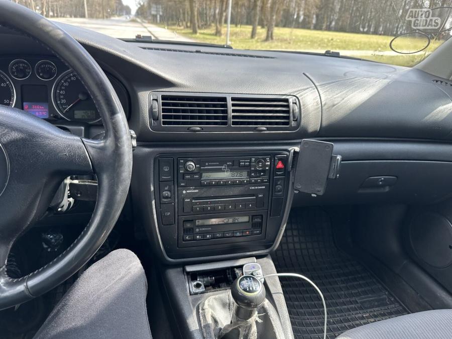 Grey Volkswagen Passat 2004 in Vilkaviskis, with an engine capacity of 1.90 L and mileage of 358 thousand km for 1550 €, photo 6 on AUTOMOTO.COM.LV