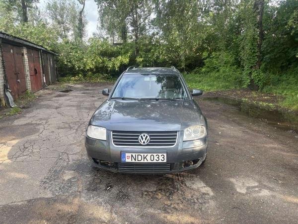 Pelēks Volkswagen Passat 2004 Viļņa, ar dzinēja tilpumu 1.90 L un nobraukumu 450 tūkst. km par 1400 €, foto 3 vietnē AUTOMOTO.COM.LV