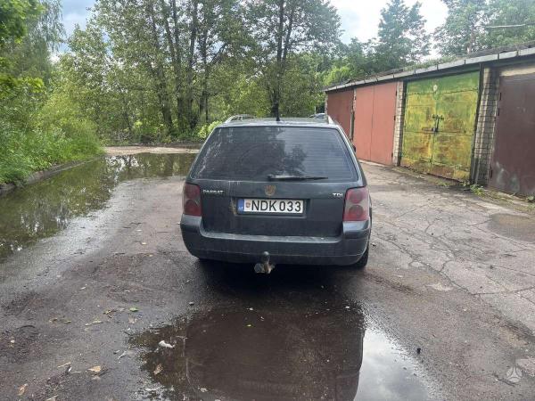 Pelēks Volkswagen Passat 2004 Viļņa, ar dzinēja tilpumu 1.90 L un nobraukumu 450 tūkst. km par 1400 €, foto 5 vietnē AUTOMOTO.COM.LV