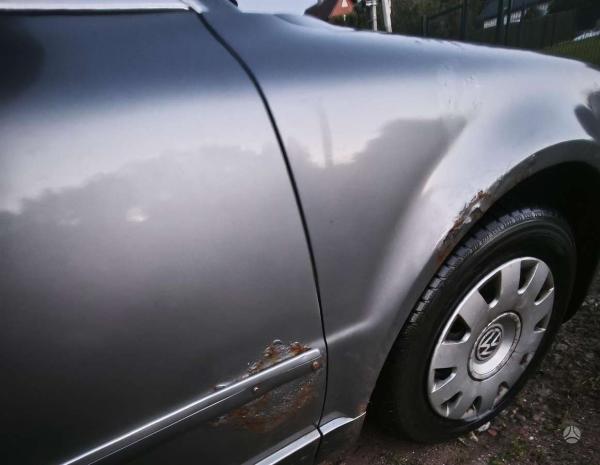 Grey Volkswagen Passat 2004 in Vilnius, with an engine capacity of 1.90 L and mileage of 320 thousand km for 1000 €, photo 3 on AUTOMOTO.COM.LV