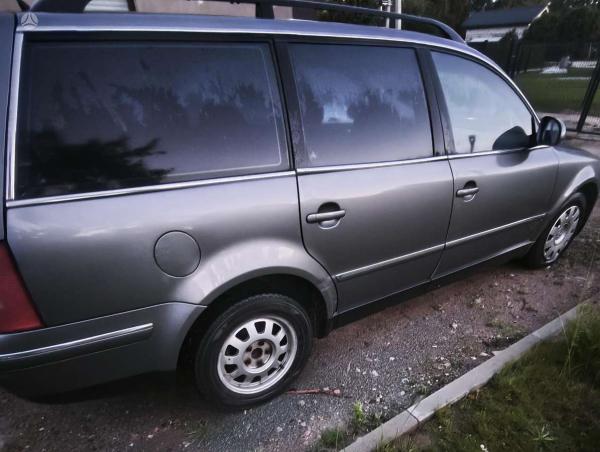 Pelēks Volkswagen Passat 2004 Viļņa, ar dzinēja tilpumu 1.90 L un nobraukumu 320 tūkst. km par 1000 €, foto 5 vietnē AUTOMOTO.COM.LV
