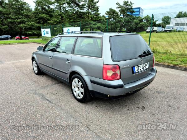 Pelēks Volkswagen Passat 2004 Tallina, ar dzinēja tilpumu 1.90 L un nobraukumu 392 tūkst. km par 890 €, foto 4 vietnē AUTOMOTO.COM.LV