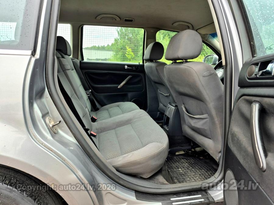 Grey Volkswagen Passat 2004 in Tallinn, with an engine capacity of 1.90 L and mileage of 392 thousand km for 890 €, photo 8 on AUTOMOTO.COM.LV