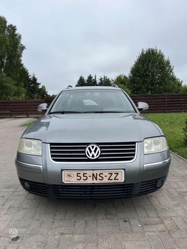 Grey Volkswagen Passat 2004 in Klaipeda, with an engine capacity of 1.98 L and mileage of 320 thousand km for 1700 €, photo 2 on AUTOMOTO.COM.LV