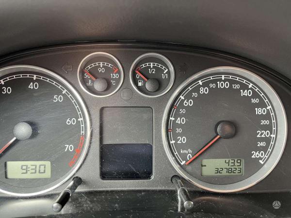 Grey Volkswagen Passat 2004 in Klaipeda, with an engine capacity of 1.98 L and mileage of 320 thousand km for 1700 €, photo 10 on AUTOMOTO.COM.LV