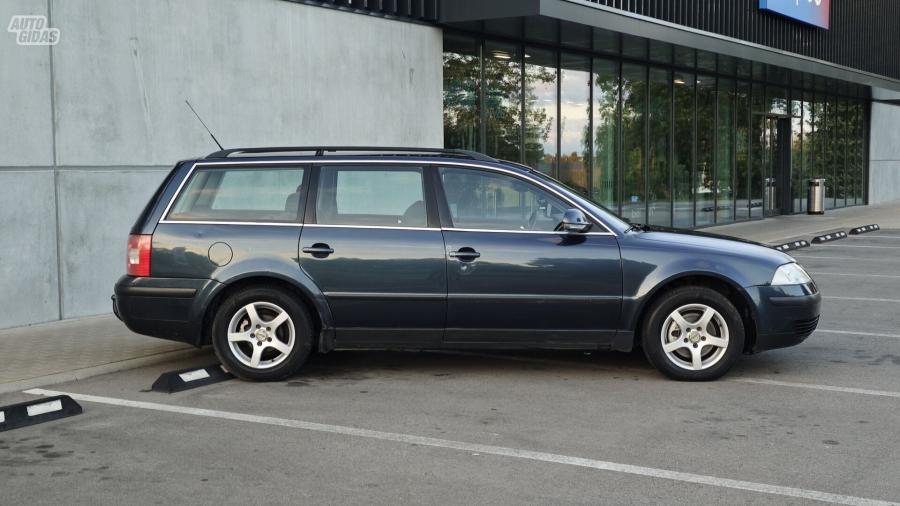 Pelēks Volkswagen Passat 2004 Alīta, ar dzinēja tilpumu 1.90 L un nobraukumu 358 tūkst. km par 1350 €, foto 3 vietnē AUTOMOTO.COM.LV