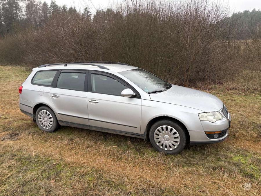 Grey Volkswagen Passat 2005 in Varena, with an engine capacity of 2.00 L and mileage of 329 thousand km for 2000 €, photo 6 on AUTOMOTO.COM.LV
