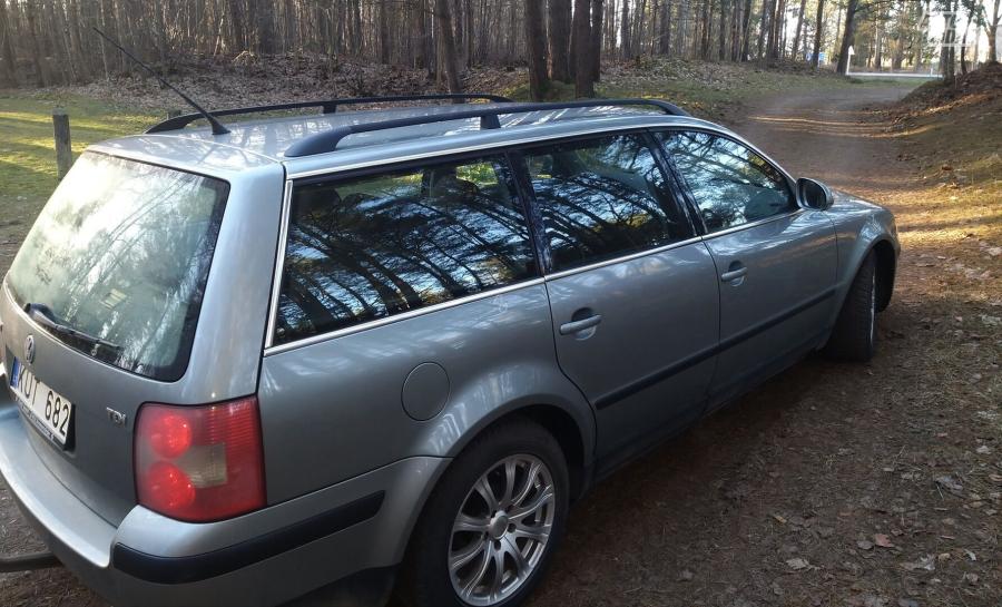 Grey Volkswagen Passat 2005 in Naujoji Akmene, with an engine capacity of 1.90 L and mileage of 356 thousand km for 1550 €, photo 7 on AUTOMOTO.COM.LV