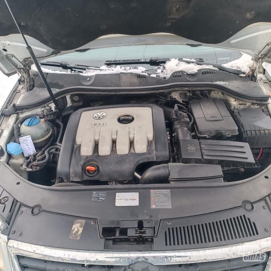 Pelēks Volkswagen Passat 2005 Kauņa, ar dzinēja tilpumu 2.00 L un nobraukumu 367 tūkst. km par 1600 €, foto 1 vietnē AUTOMOTO.COM.LV