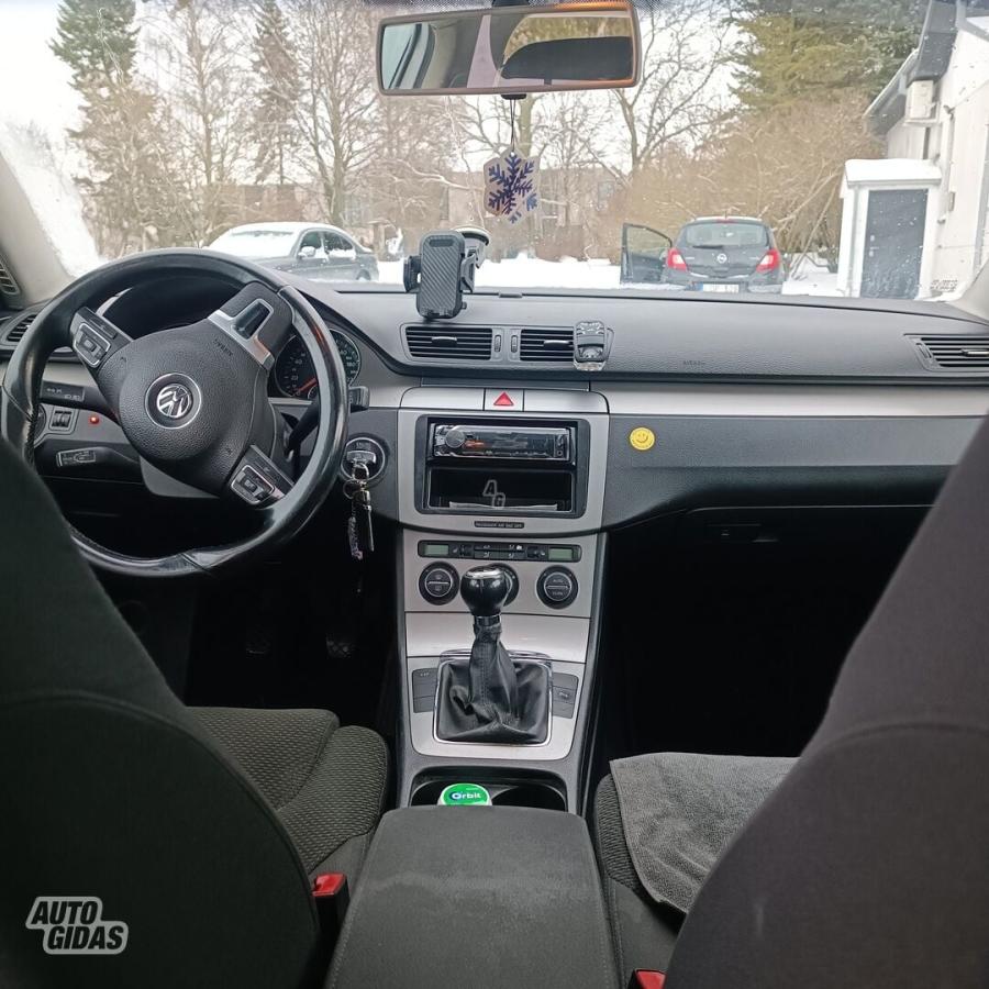 Pelēks Volkswagen Passat 2005 Kauņa, ar dzinēja tilpumu 2.00 L un nobraukumu 367 tūkst. km par 1600 €, foto 2 vietnē AUTOMOTO.COM.LV