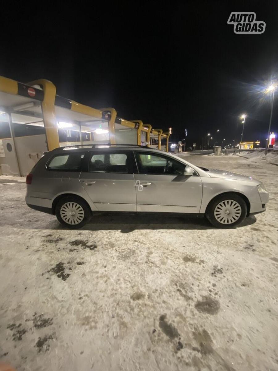 Pelēks Volkswagen Passat 2005 Kauņa, ar dzinēja tilpumu 1.90 L un nobraukumu 330 tūkst. km par 1750 €, foto 3 vietnē AUTOMOTO.COM.LV