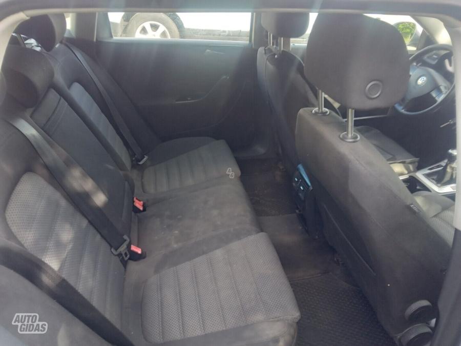 Pelēks Volkswagen Passat 2005 Šauļi, ar dzinēja tilpumu 2.00 L un nobraukumu 320 tūkst. km par 990 €, foto 13 vietnē AUTOMOTO.COM.LV