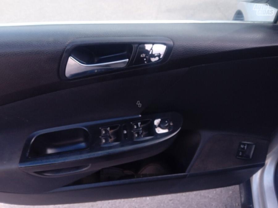 Pelēks Volkswagen Passat 2005 Šauļi, ar dzinēja tilpumu 2.00 L un nobraukumu 320 tūkst. km par 990 €, foto 14 vietnē AUTOMOTO.COM.LV