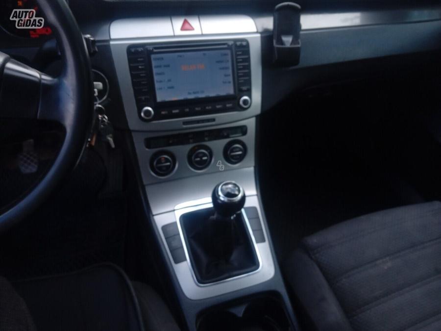 Pelēks Volkswagen Passat 2005 Šauļi, ar dzinēja tilpumu 2.00 L un nobraukumu 320 tūkst. km par 990 €, foto 15 vietnē AUTOMOTO.COM.LV