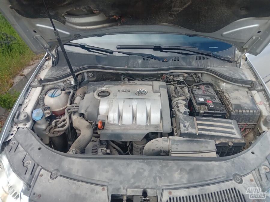 Pelēks Volkswagen Passat 2005 Šauļi, ar dzinēja tilpumu 2.00 L un nobraukumu 320 tūkst. km par 990 €, foto 18 vietnē AUTOMOTO.COM.LV