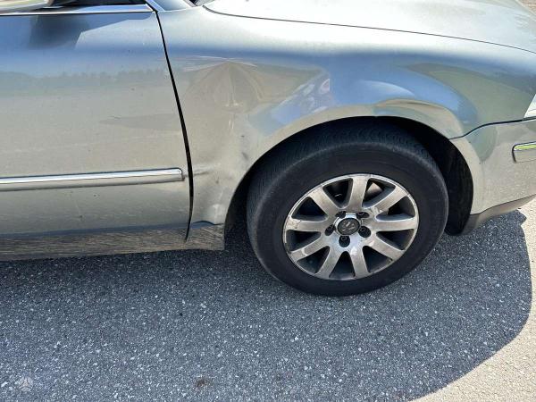 Pelēks Volkswagen Passat 2005 Raseiniai, ar dzinēja tilpumu 1.90 L un nobraukumu 411 tūkst. km par 1500 €, foto 6 vietnē AUTOMOTO.COM.LV