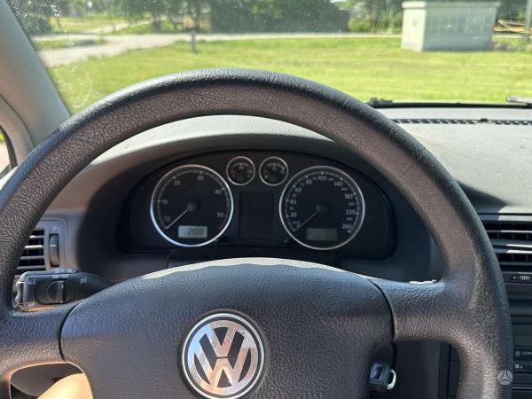 Pelēks Volkswagen Passat 2005 Raseiniai, ar dzinēja tilpumu 1.90 L un nobraukumu 411 tūkst. km par 1500 €, foto 10 vietnē AUTOMOTO.COM.LV