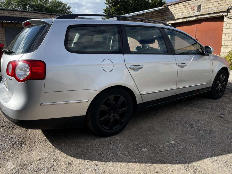Pelēks Volkswagen Passat 2005 Jonava, ar dzinēja tilpumu 1.97 L un nobraukumu 291 tūkst. km par 950 €, foto 4 vietnē AUTOMOTO.COM.LV