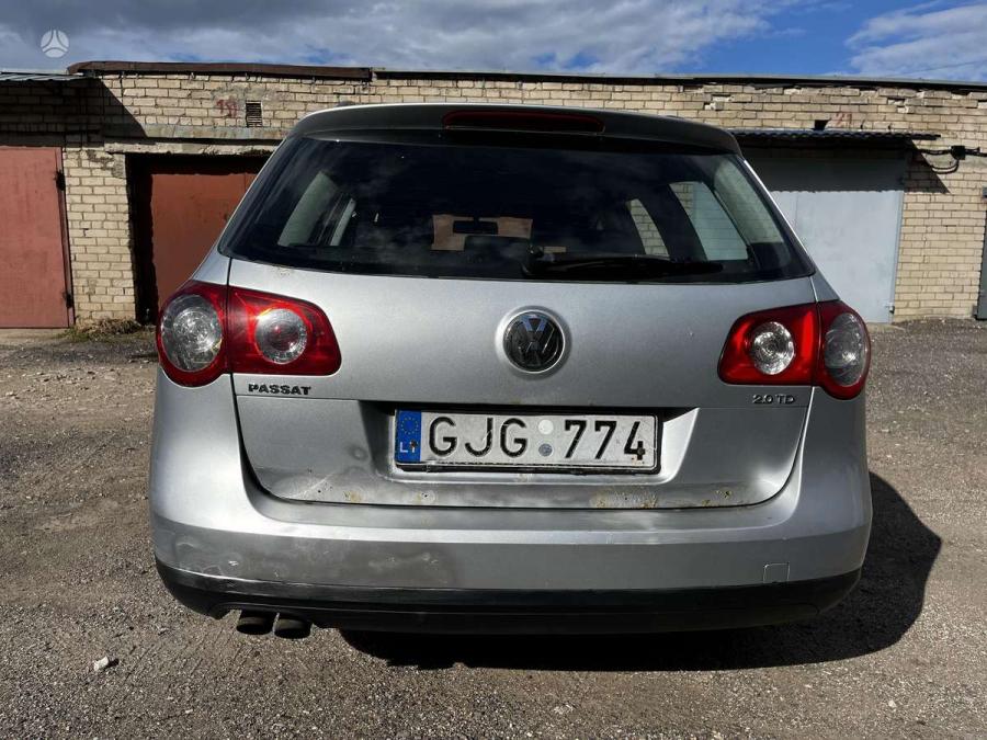 Pelēks Volkswagen Passat 2005 Jonava, ar dzinēja tilpumu 1.97 L un nobraukumu 291 tūkst. km par 950 €, foto 5 vietnē AUTOMOTO.COM.LV
