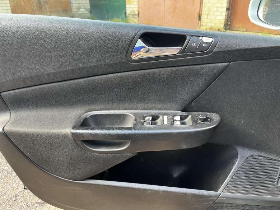 Pelēks Volkswagen Passat 2005 Jonava, ar dzinēja tilpumu 1.97 L un nobraukumu 291 tūkst. km par 950 €, foto 13 vietnē AUTOMOTO.COM.LV