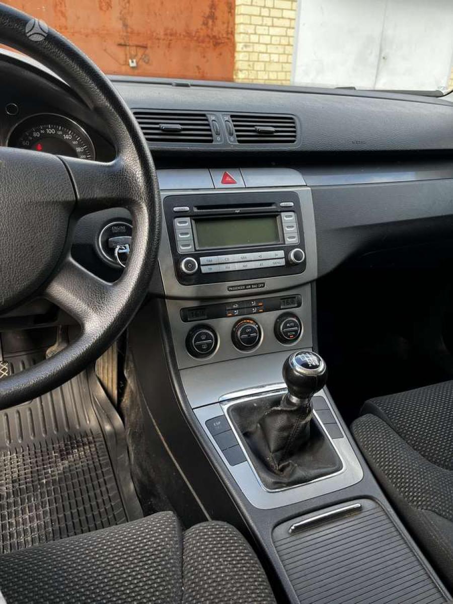 Pelēks Volkswagen Passat 2005 Jonava, ar dzinēja tilpumu 1.97 L un nobraukumu 291 tūkst. km par 950 €, foto 14 vietnē AUTOMOTO.COM.LV