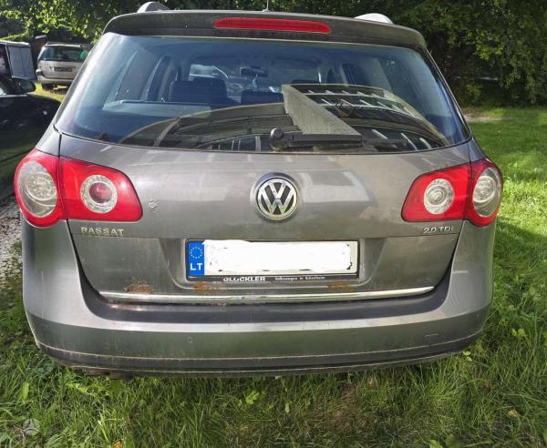 Grey Volkswagen Passat 2005 in Kaisiadorys, with an engine capacity of 1.97 L and mileage of 299 thousand km for 700 €, photo 4 on AUTOMOTO.COM.LV