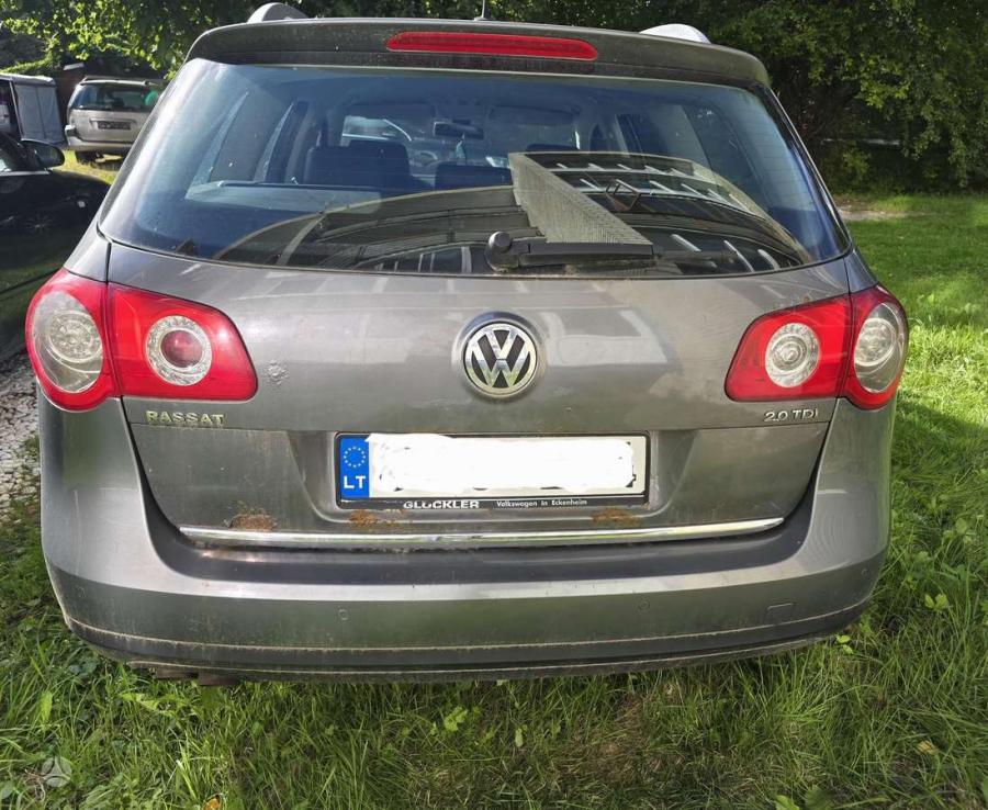 Pelēks Volkswagen Passat 2005 Kaišiadorys, ar dzinēja tilpumu 1.97 L un nobraukumu 299 tūkst. km par 700 €, foto 4 vietnē AUTOMOTO.COM.LV