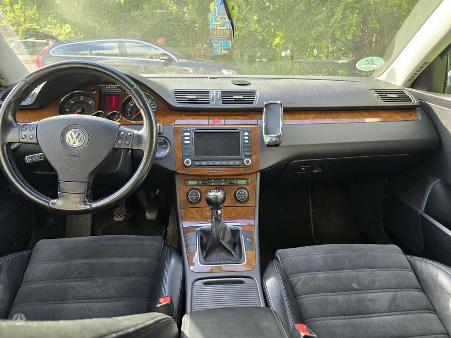 Pelēks Volkswagen Passat 2005 Kaišiadorys, ar dzinēja tilpumu 1.97 L un nobraukumu 299 tūkst. km par 700 €, foto 7 vietnē AUTOMOTO.COM.LV