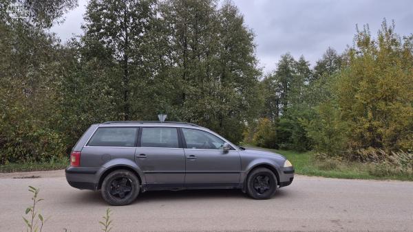 Pelēks Volkswagen Passat 2005 Alīta, ar dzinēja tilpumu 1.90 L un nobraukumu 482 tūkst. km par 1050 €, foto 3 vietnē AUTOMOTO.COM.LV