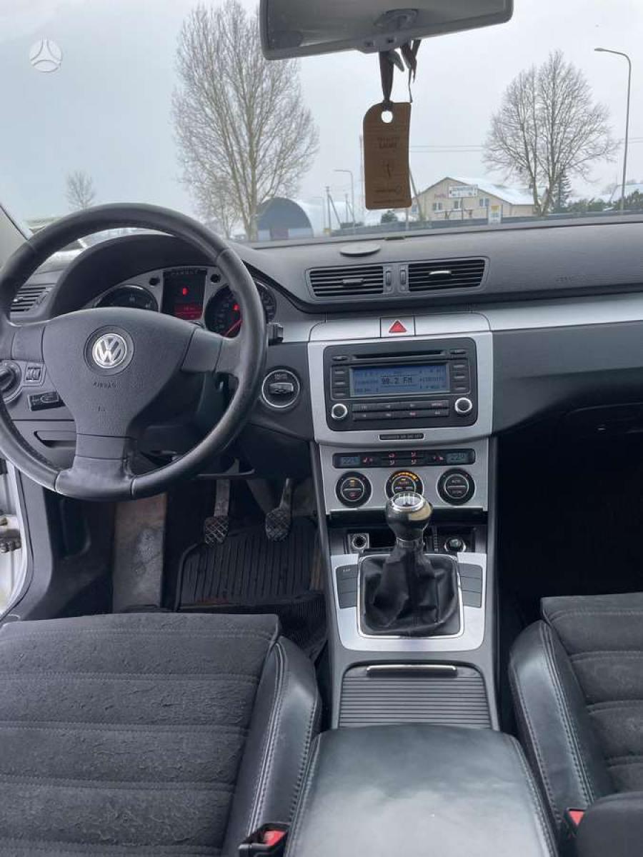 Pelēks Volkswagen Passat 2006 Tauragė, ar dzinēja tilpumu 1.97 L un nobraukumu 396 tūkst. km par 1777 €, foto 11 vietnē AUTOMOTO.COM.LV