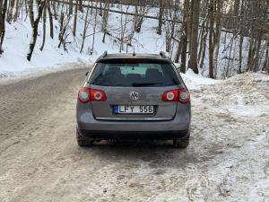 Grey Volkswagen Passat 2006 in Vilnius, with an engine capacity of 1.97 L and mileage of 345 thousand km for 2350 €, photo 5 on AUTOMOTO.COM.LV