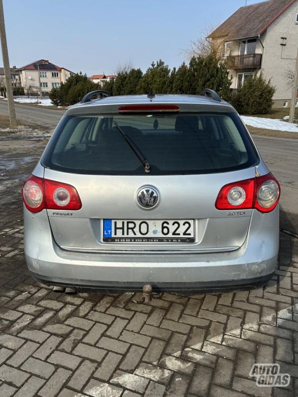 Grey Volkswagen Passat 2006 in Utena, with an engine capacity of 2.00 L and mileage of 400 thousand km for 990 €, photo 4 on AUTOMOTO.COM.LV
