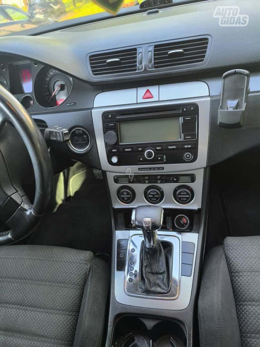 Pelēks Volkswagen Passat 2006 Kauņa, ar dzinēja tilpumu 2.00 L un nobraukumu 350 tūkst. km par 1650 €, foto 1 vietnē AUTOMOTO.COM.LV
