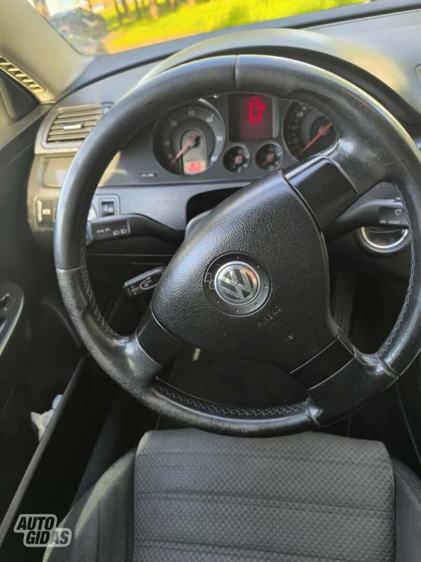 Grey Volkswagen Passat 2006 in Kaunas, with an engine capacity of 2.00 L and mileage of 350 thousand km for 1650 €, photo 2 on AUTOMOTO.COM.LV