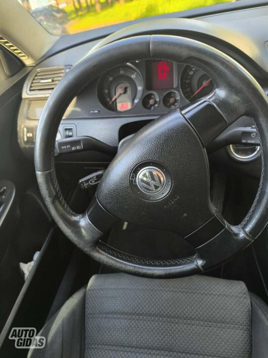 Pelēks Volkswagen Passat 2006 Kauņa, ar dzinēja tilpumu 2.00 L un nobraukumu 350 tūkst. km par 1650 €, foto 3 vietnē AUTOMOTO.COM.LV