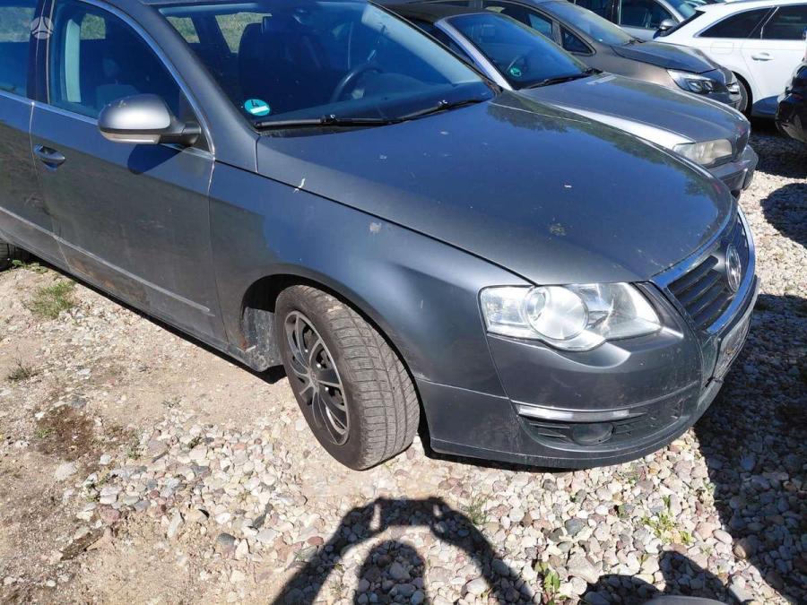 Grey Volkswagen Passat 2006 in Marijampole, with an engine capacity of 1.97 L and mileage of 317 thousand km for 1599 €, photo 1 on AUTOMOTO.COM.LV