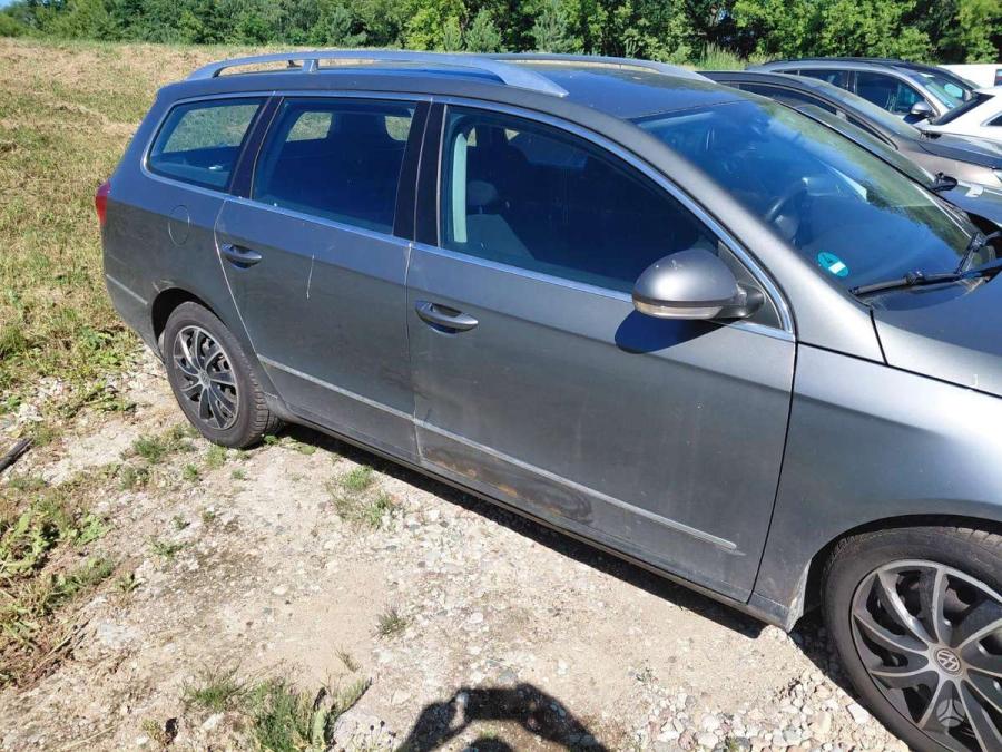 Grey Volkswagen Passat 2006 in Marijampole, with an engine capacity of 1.97 L and mileage of 317 thousand km for 1599 €, photo 3 on AUTOMOTO.COM.LV