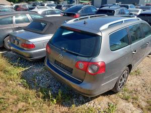 Grey Volkswagen Passat 2006 in Marijampole, with an engine capacity of 1.97 L and mileage of 317 thousand km for 1599 €, photo 4 on AUTOMOTO.COM.LV