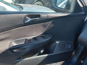 Grey Volkswagen Passat 2006 in Marijampole, with an engine capacity of 1.97 L and mileage of 317 thousand km for 1599 €, photo 9 on AUTOMOTO.COM.LV