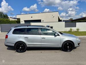 Pelēks Volkswagen Passat 2006 Viļņa, ar dzinēja tilpumu 1.97 L un nobraukumu 327 tūkst. km par 2500 €, foto 3 vietnē AUTOMOTO.COM.LV