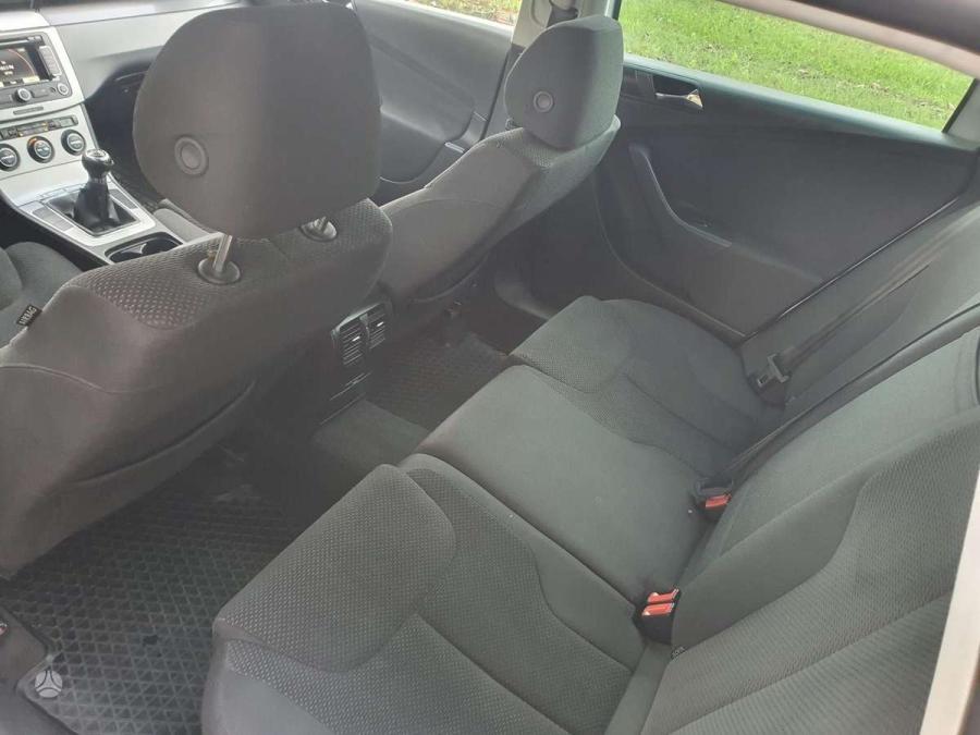Pelēks Volkswagen Passat 2006 Vilkaviškis, ar dzinēja tilpumu 1.97 L un nobraukumu 400 tūkst. km par 850 €, foto 9 vietnē AUTOMOTO.COM.LV
