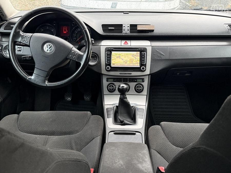 Grey Volkswagen Passat 2006 in Klaipeda, with an engine capacity of 2.00 L and mileage of 303 thousand km for 2700 €, photo 6 on AUTOMOTO.COM.LV