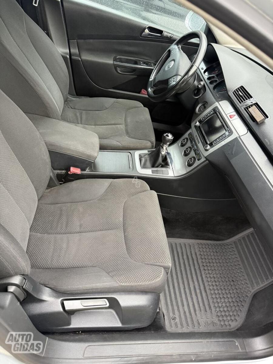 Grey Volkswagen Passat 2006 in Klaipeda, with an engine capacity of 2.00 L and mileage of 303 thousand km for 2700 €, photo 7 on AUTOMOTO.COM.LV