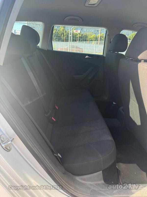 Grey Volkswagen Passat 2006 in Tallinn, with an engine capacity of 1.60 L and mileage of 211 thousand km for 899 €, photo 7 on AUTOMOTO.COM.LV