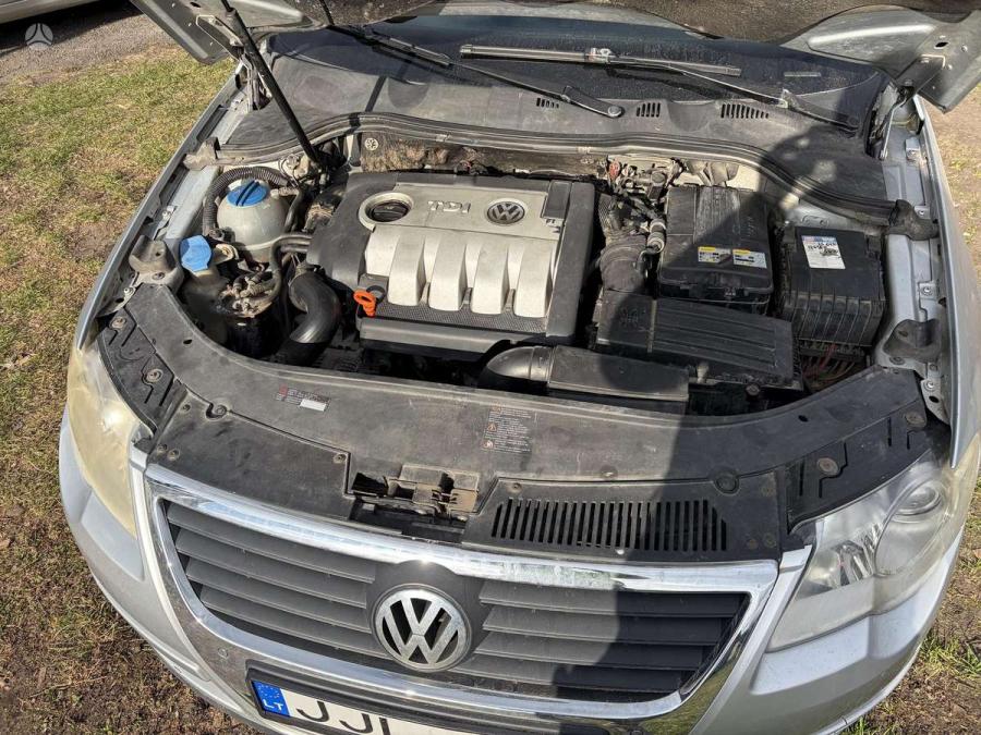 Grey Volkswagen Passat 2006 in Alytus, with an engine capacity of 0.00 L and mileage of 520 thousand km for 900 €, photo 6 on AUTOMOTO.COM.LV