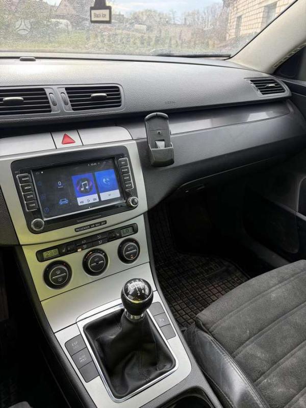 Grey Volkswagen Passat 2006 in Alytus, with an engine capacity of 0.00 L and mileage of 520 thousand km for 900 €, photo 8 on AUTOMOTO.COM.LV