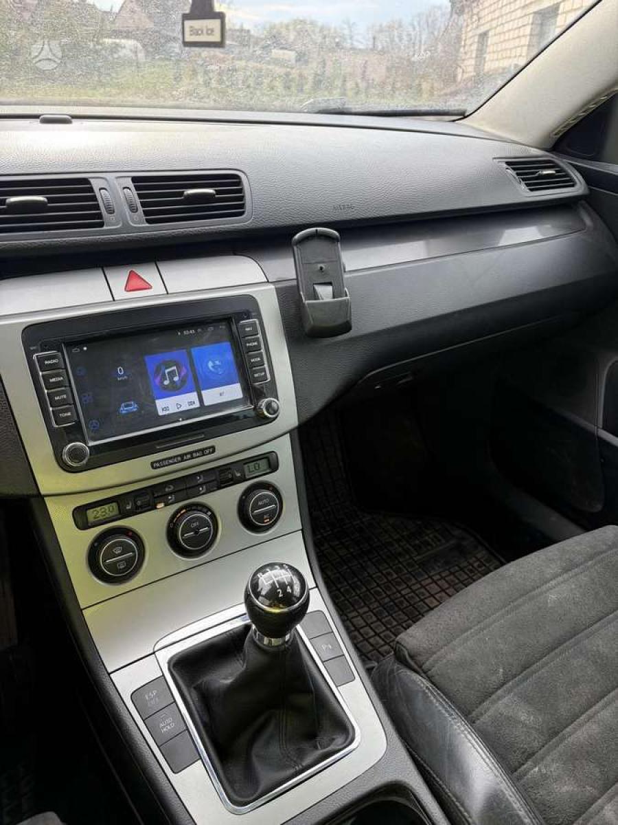 Grey Volkswagen Passat 2006 in Alytus, with an engine capacity of 0.00 L and mileage of 520 thousand km for 900 €, photo 8 on AUTOMOTO.COM.LV